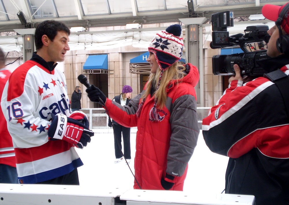 Alan May and Peter Bondra Skate at Mites on Ice Outdoor Classic