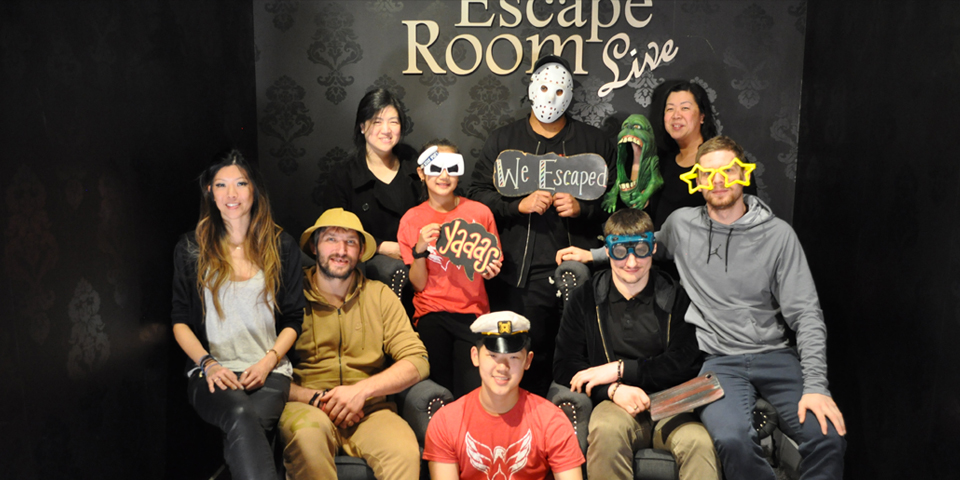 Caps Russians do Escape Room Live, barely escape