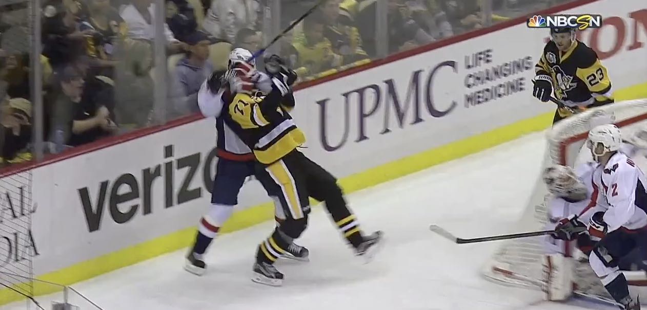 Justin Williams face-tackles Evgeni Malkin