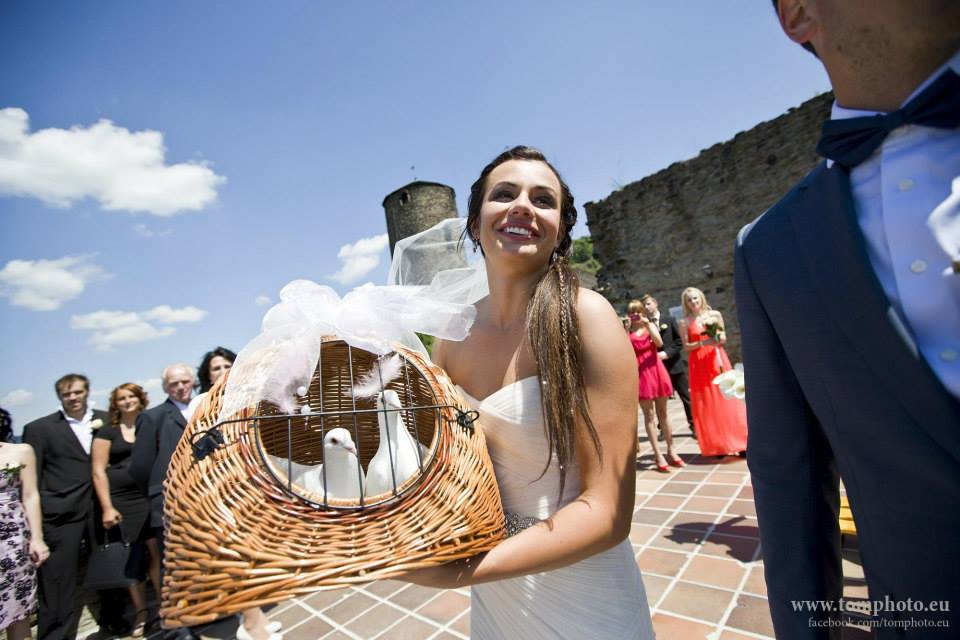 Michal Neuvirth Gets Married at a Castle (Photos)