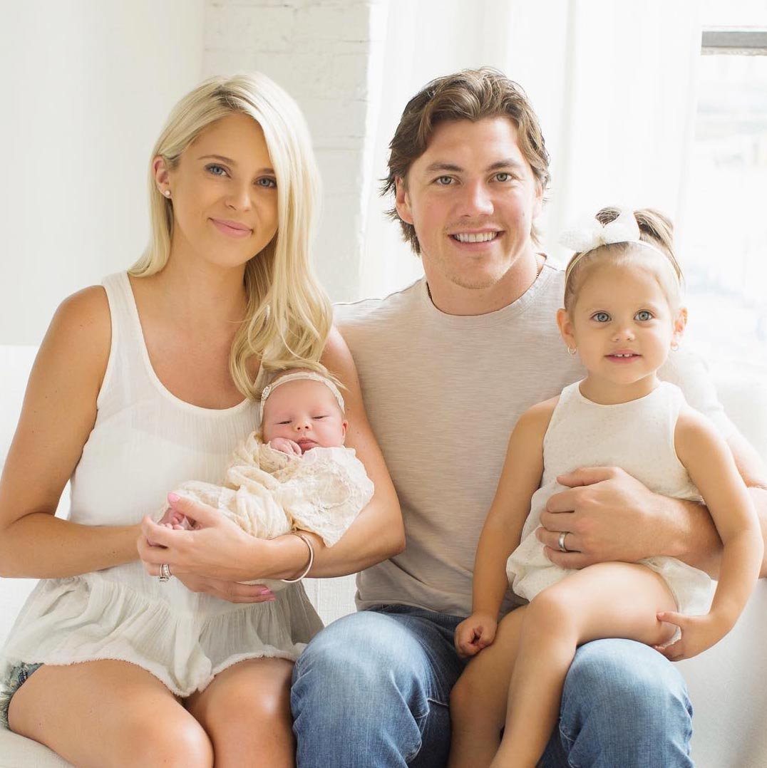 The Oshies demonstrate what the perfect family portrait looks like