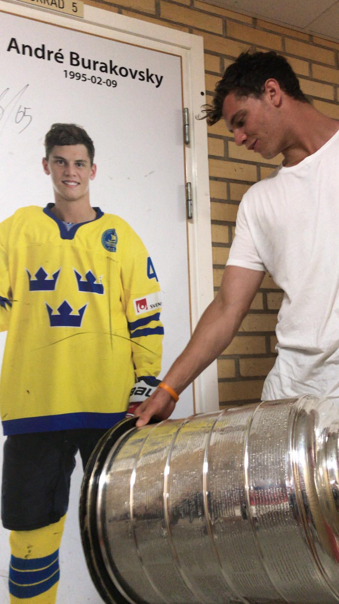 A recap of Andre Burakovsky’s day with the Stanley Cup in Malmo, Sweden
