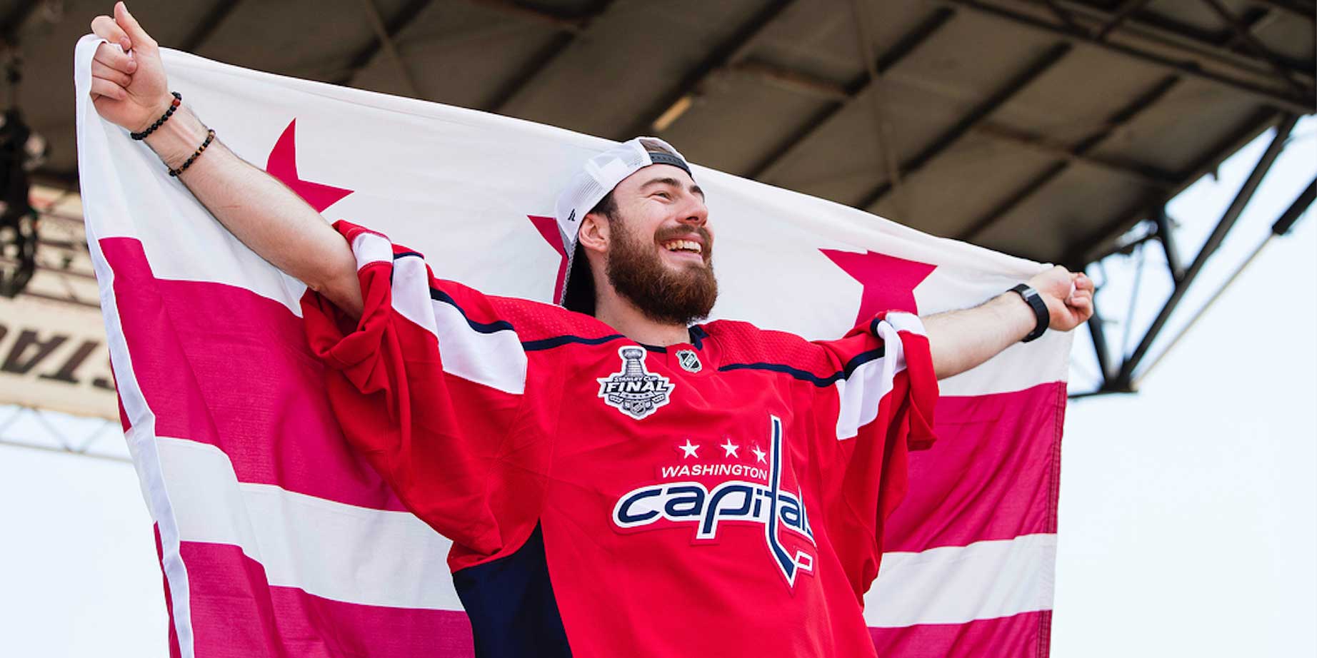 Philipp Grubauer says goodbye to Washington