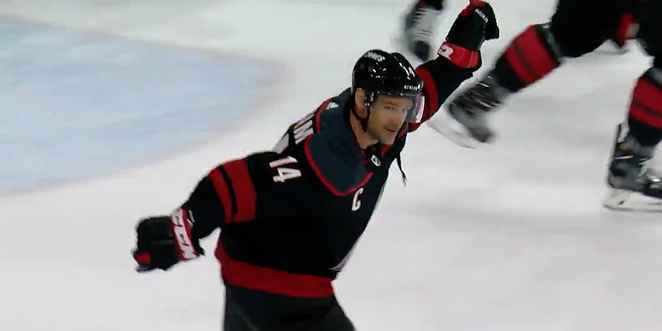 Justin Williams leads Hurricanes in fun post-game celebration, reminds ...
