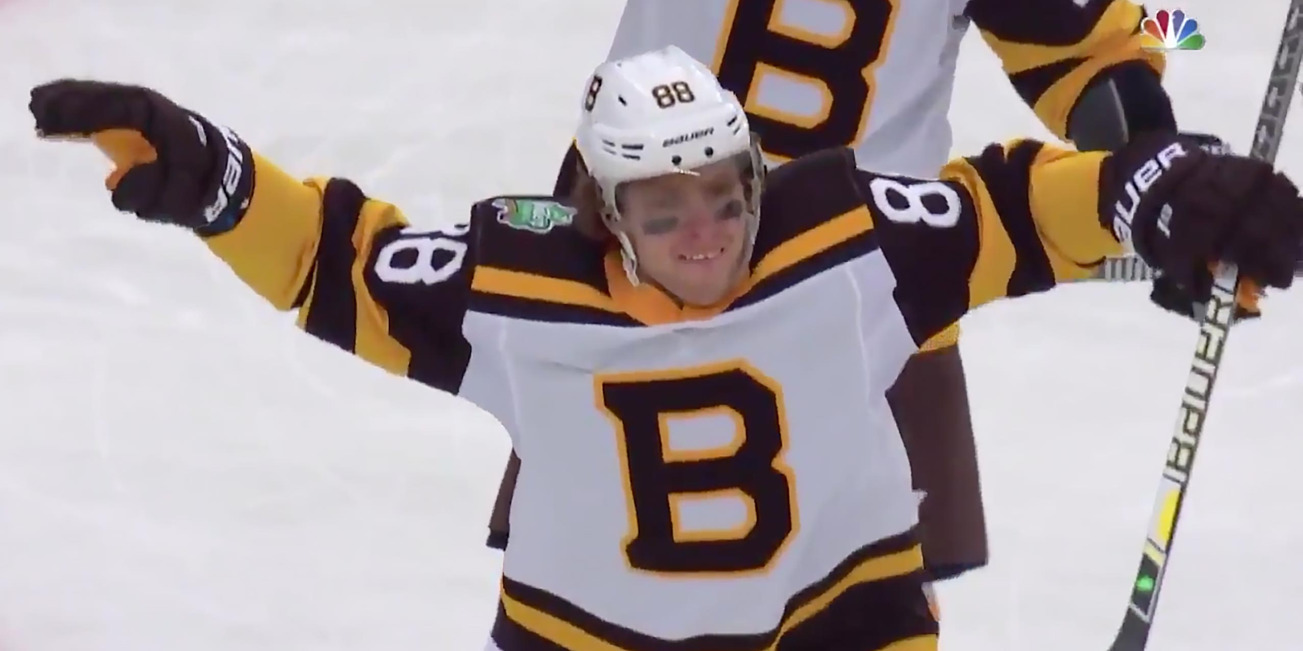David Pastrnak does Evgeny Kuznetsov’s bird walk celly at Winter Classic