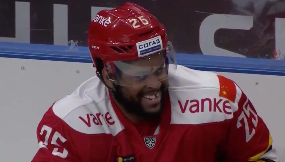 Devante Smith-Pelly scores first career KHL goal