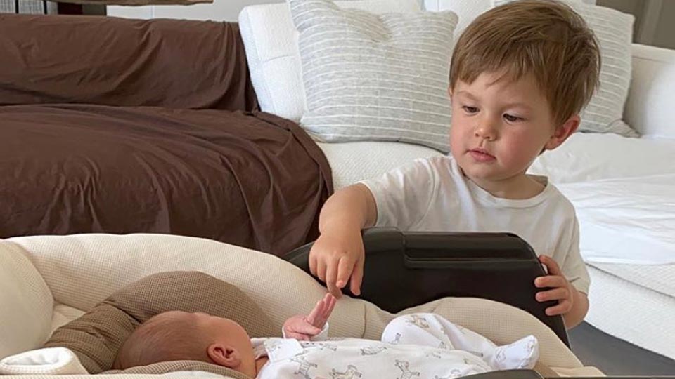 Sergei Ovechkin meets little brother Ilya for the first time