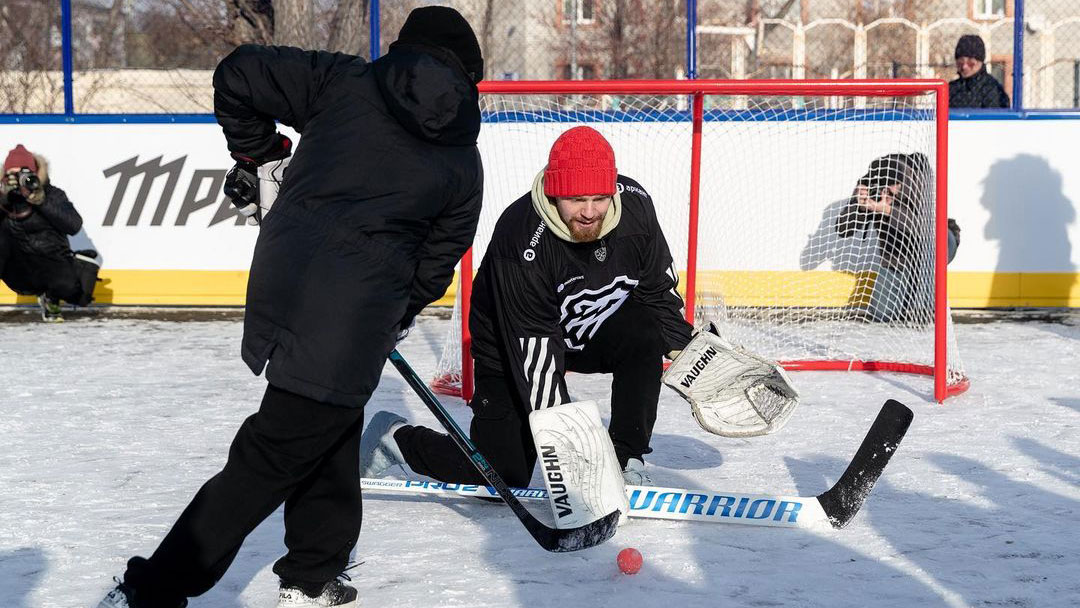 Evgeny Kuznetsov attends grand opening of new Cheylabinsk hockey rink ...