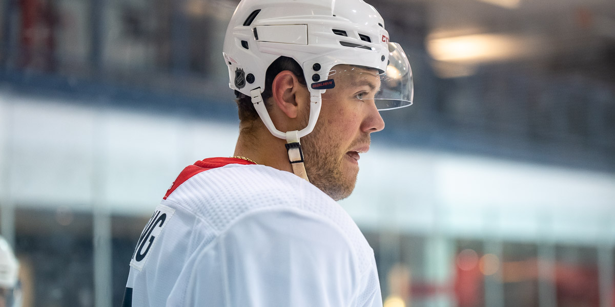 Daniel Sprong leaves ice with trainer after injuring right leg during ...