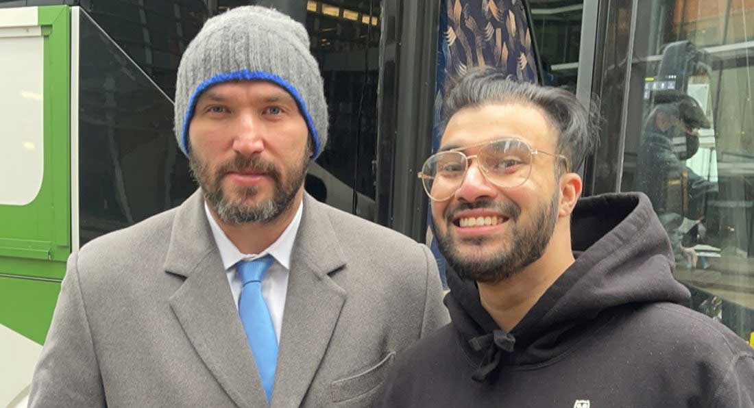 Alex Ovechkin poses with fan before Canucks game
