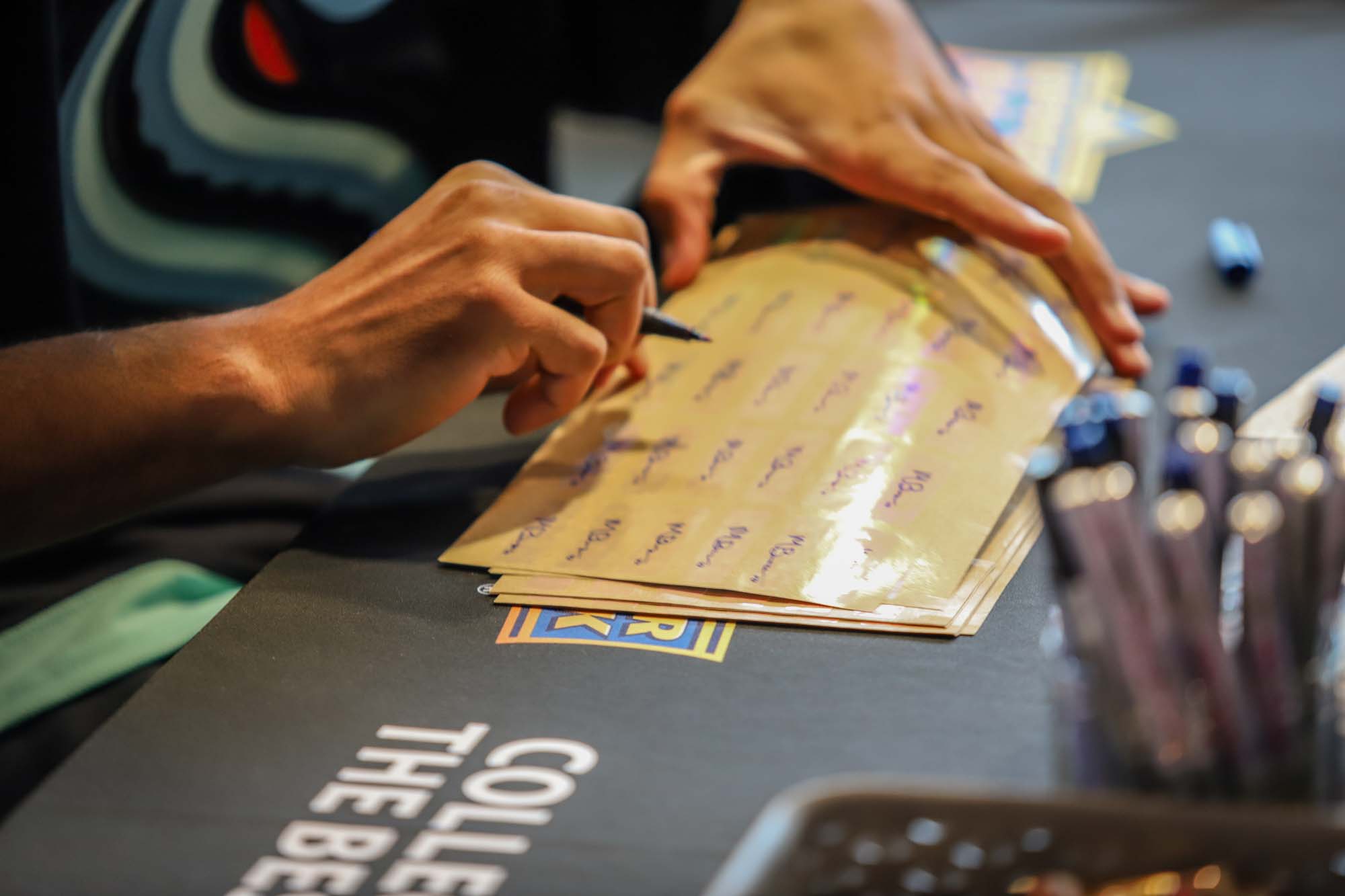 Alex Ovechkin inks up new cards for Upper Deck featuring rare on-card ...