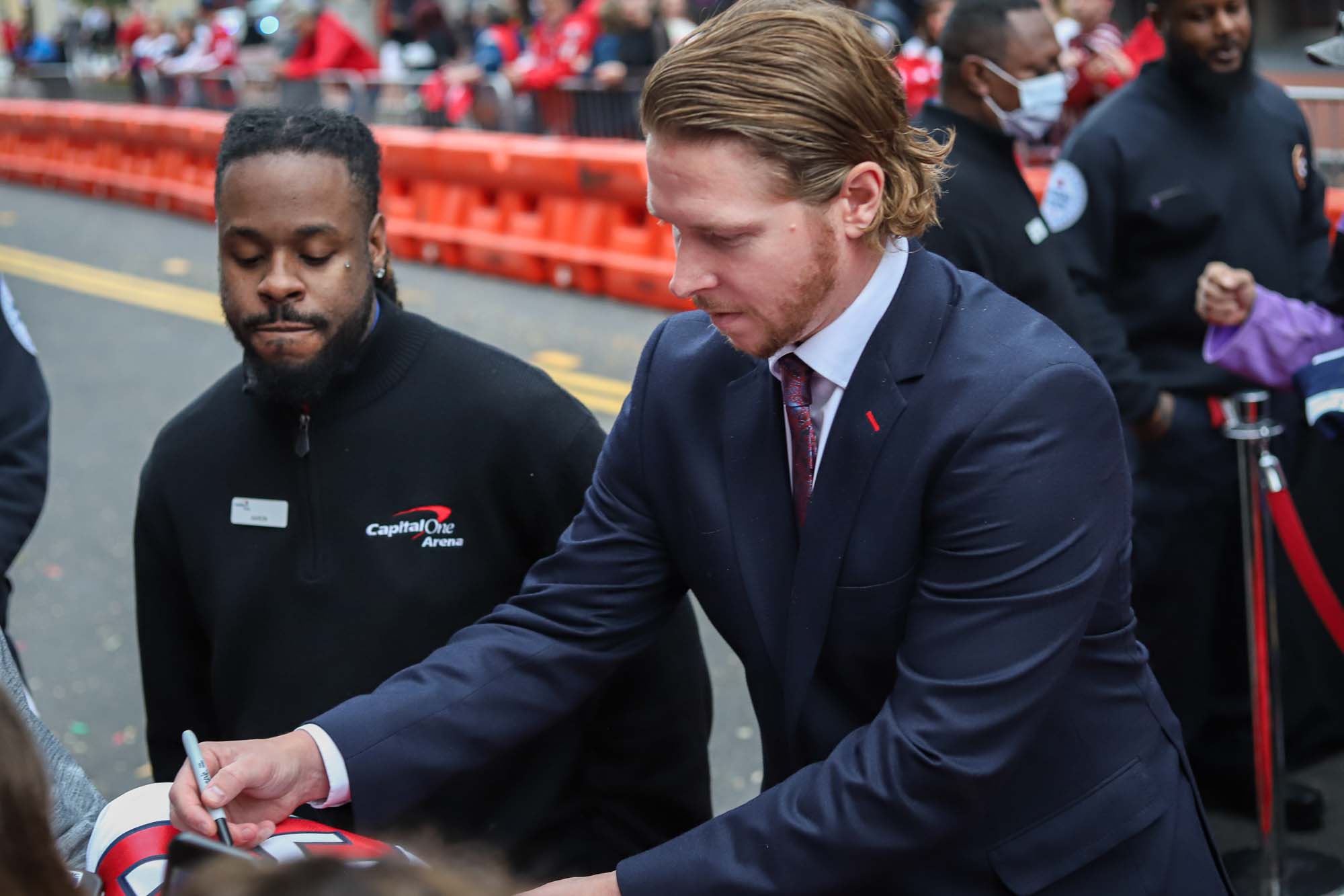 Nicklas Backstrom signing autographs at Toys4Tots drive in Prince ...