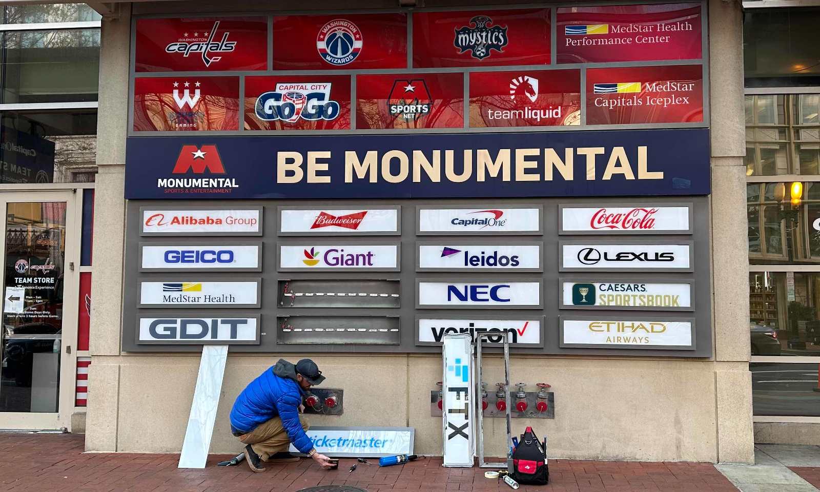 Capital One Arena removes FTX sign