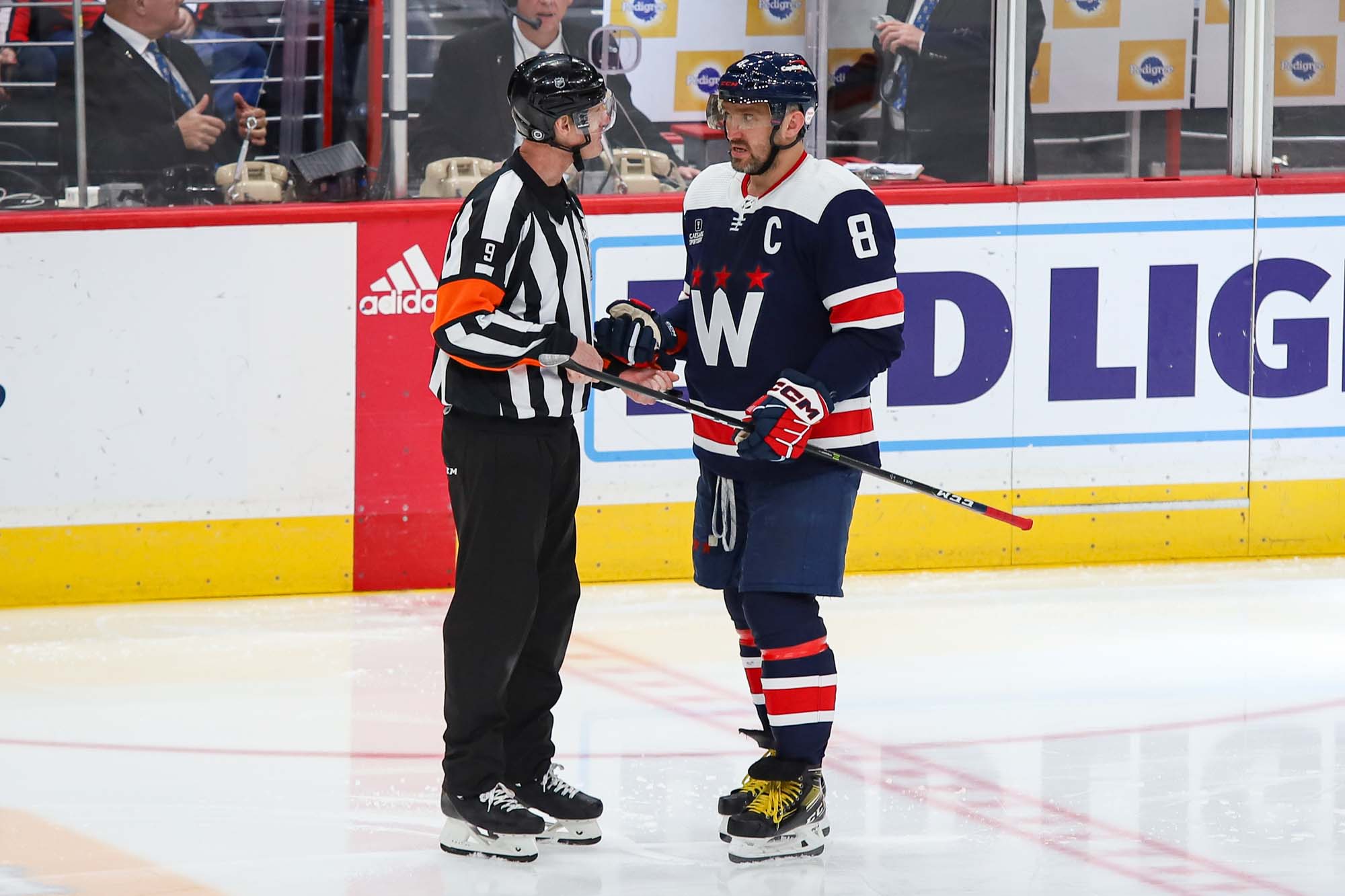 file-alex-ovechkin-referee-aland-3800