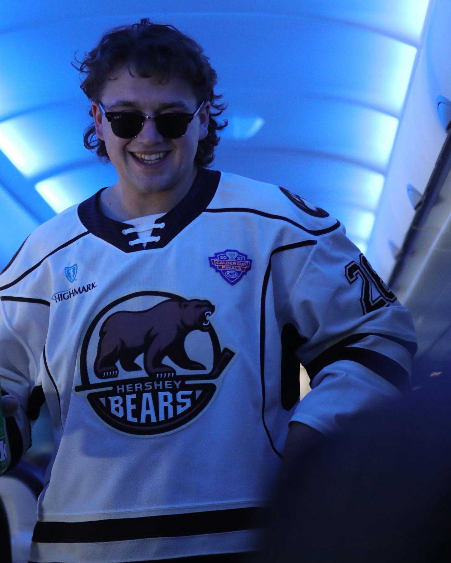 logan-day-celebrating-calder-cup5