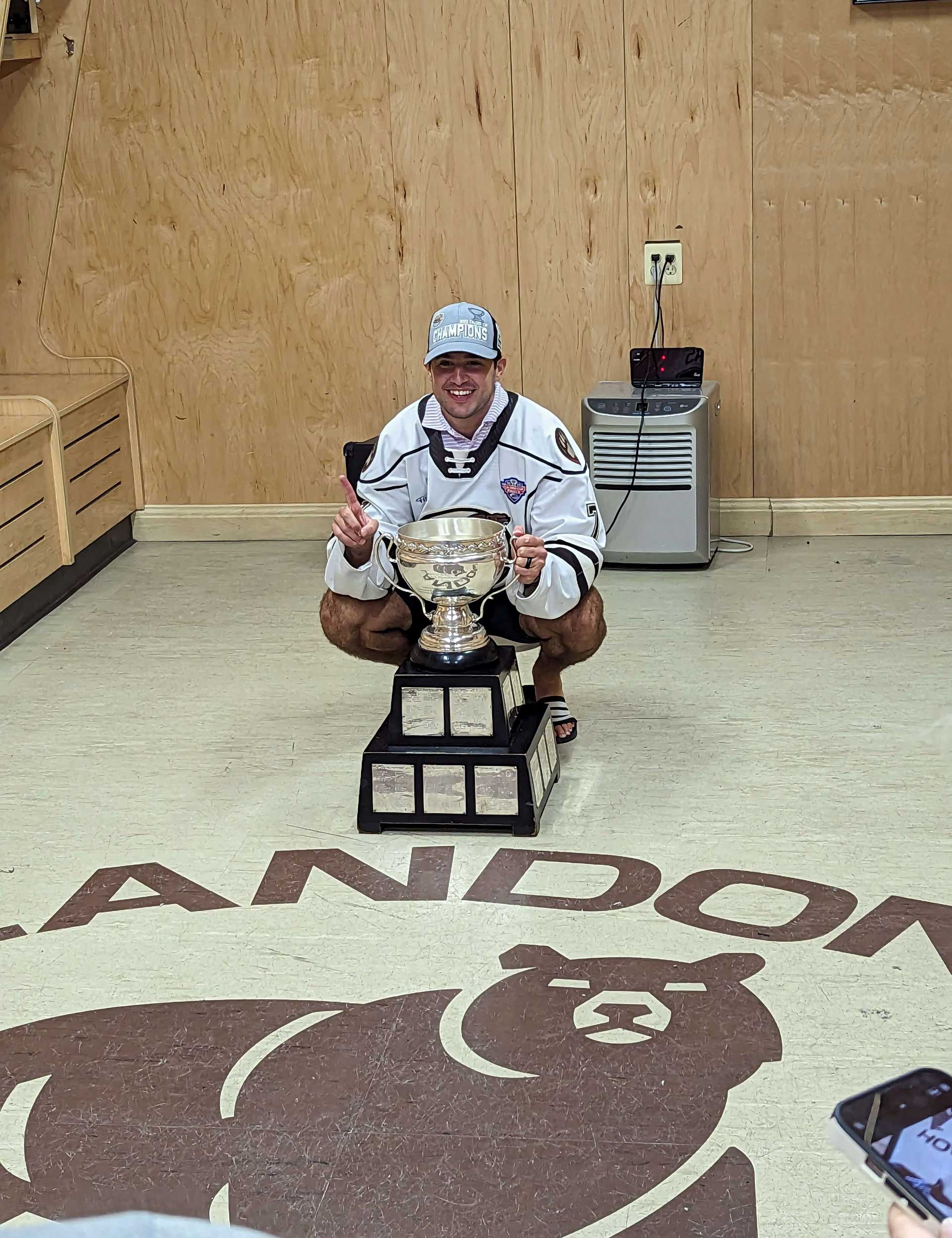 Sam Anas celebrates Calder Cup day at childhood rink and favorite golf ...
