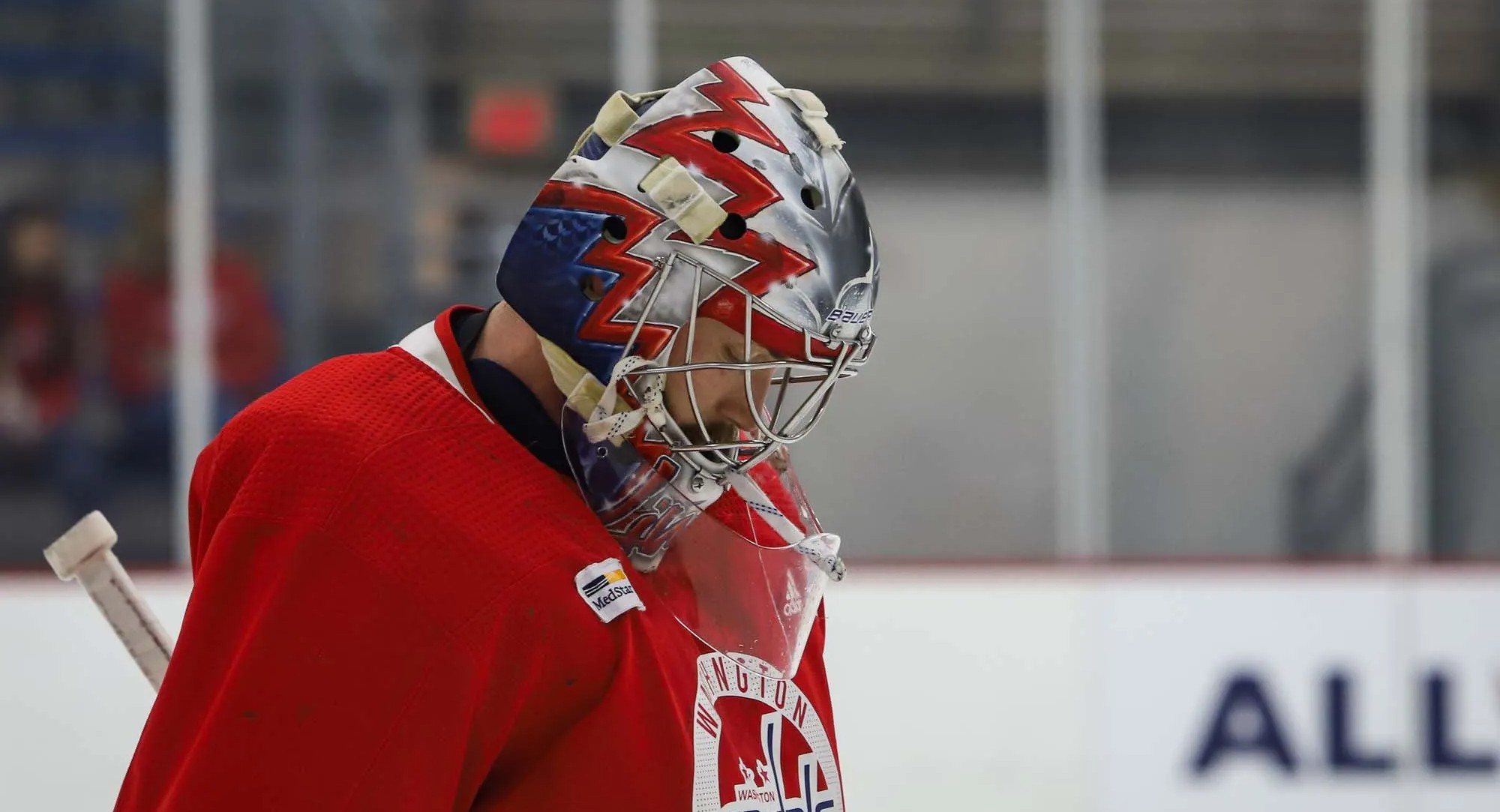 Charlie Lindgren leaves practice early with new injury