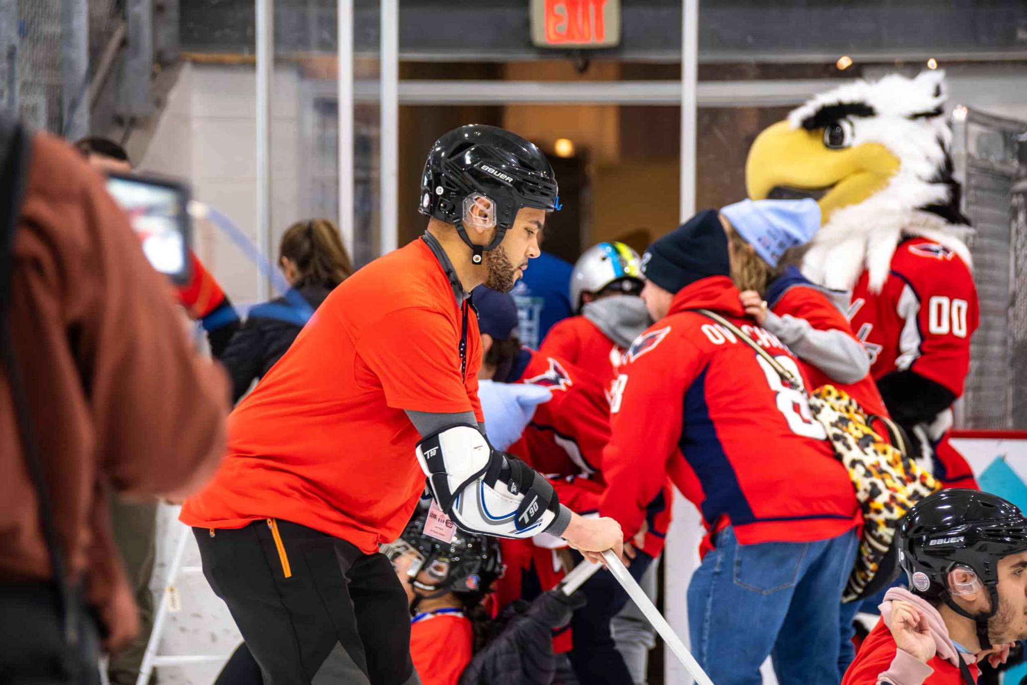 Charlie Lindgren and Nic Dowd help host adaptive skate for children ...