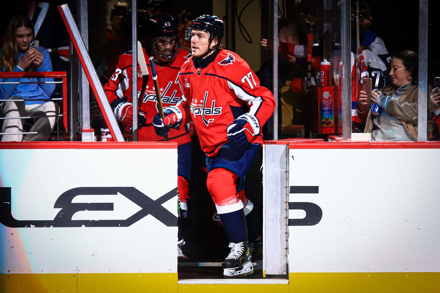 TJ Oshie returns to the ice for Capitals first playoffs practice ...