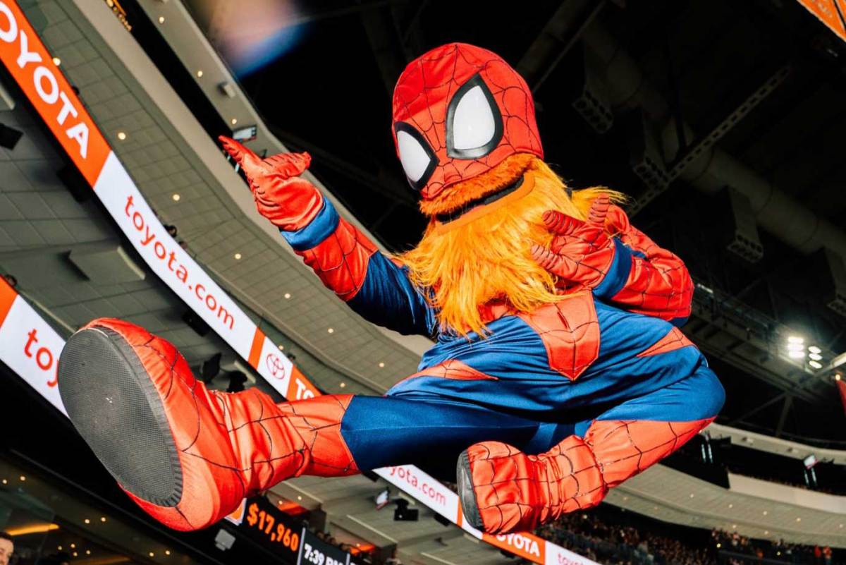 Gritty, er, Spidergritty takes flight on Flyers’ Super Hero Night